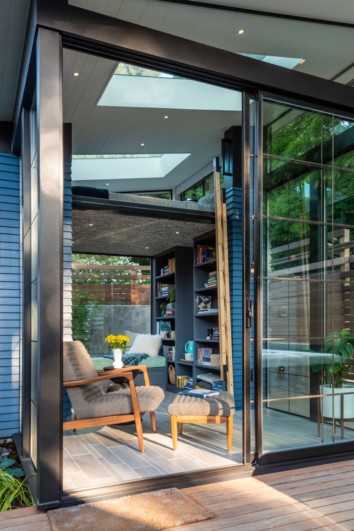 Backyard Reading Retreat – An Urban Oasis – Board & Vellum